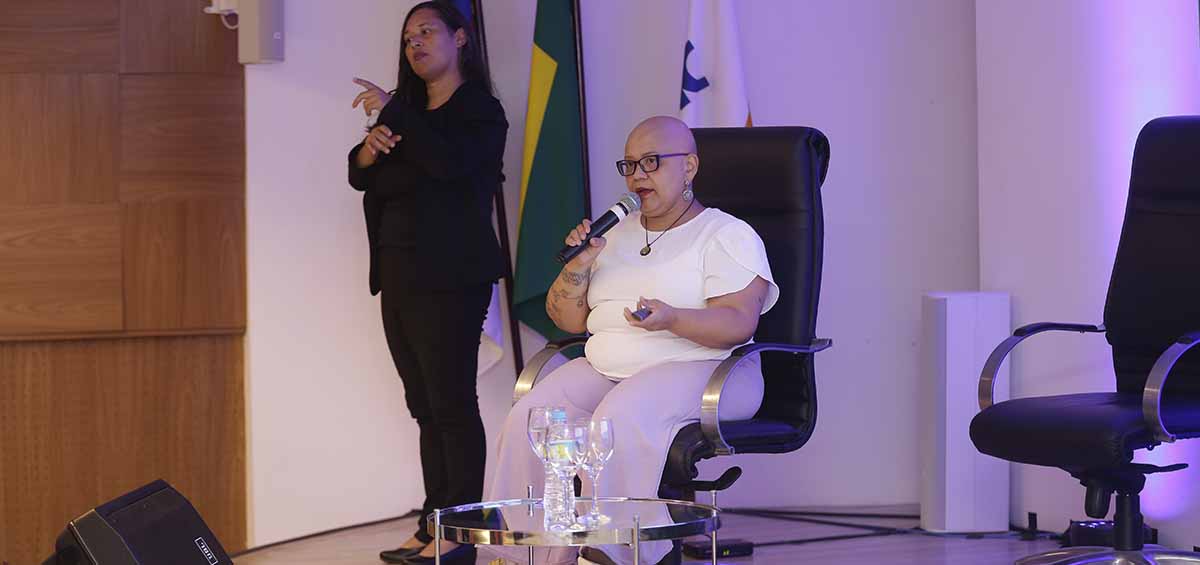 Tudo na gente é uma construção incluindo a educação, afirma Viviane Louro